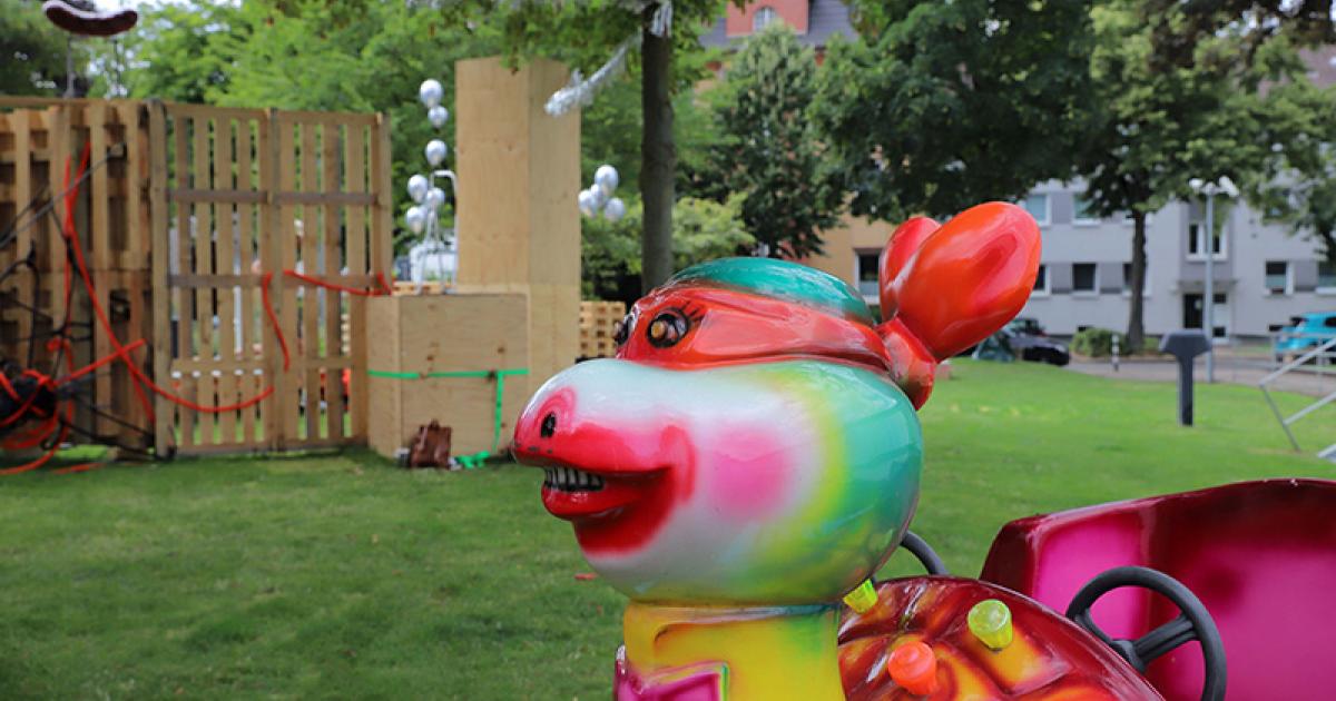 Buden. Lichter. Volk. Lesung mit Park- und Jahrmarktstexten. Mit Cennet ...